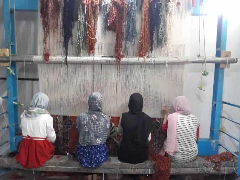 The Process of Creating a Handwoven Carpet | Orientiq